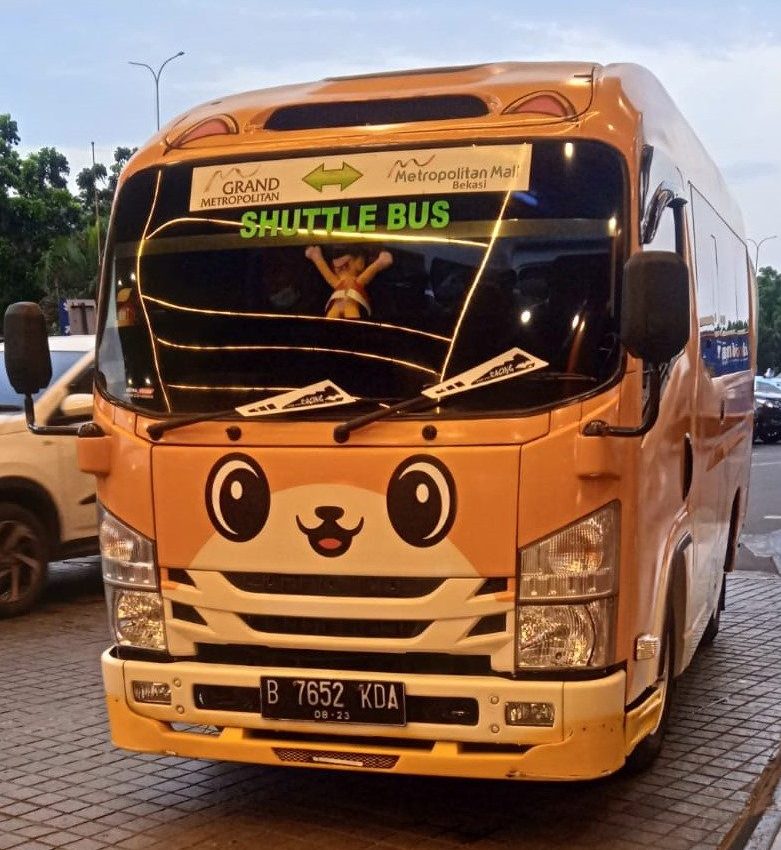 shuttle bus edit - Grand Metropolitan : Grand Metropolitan